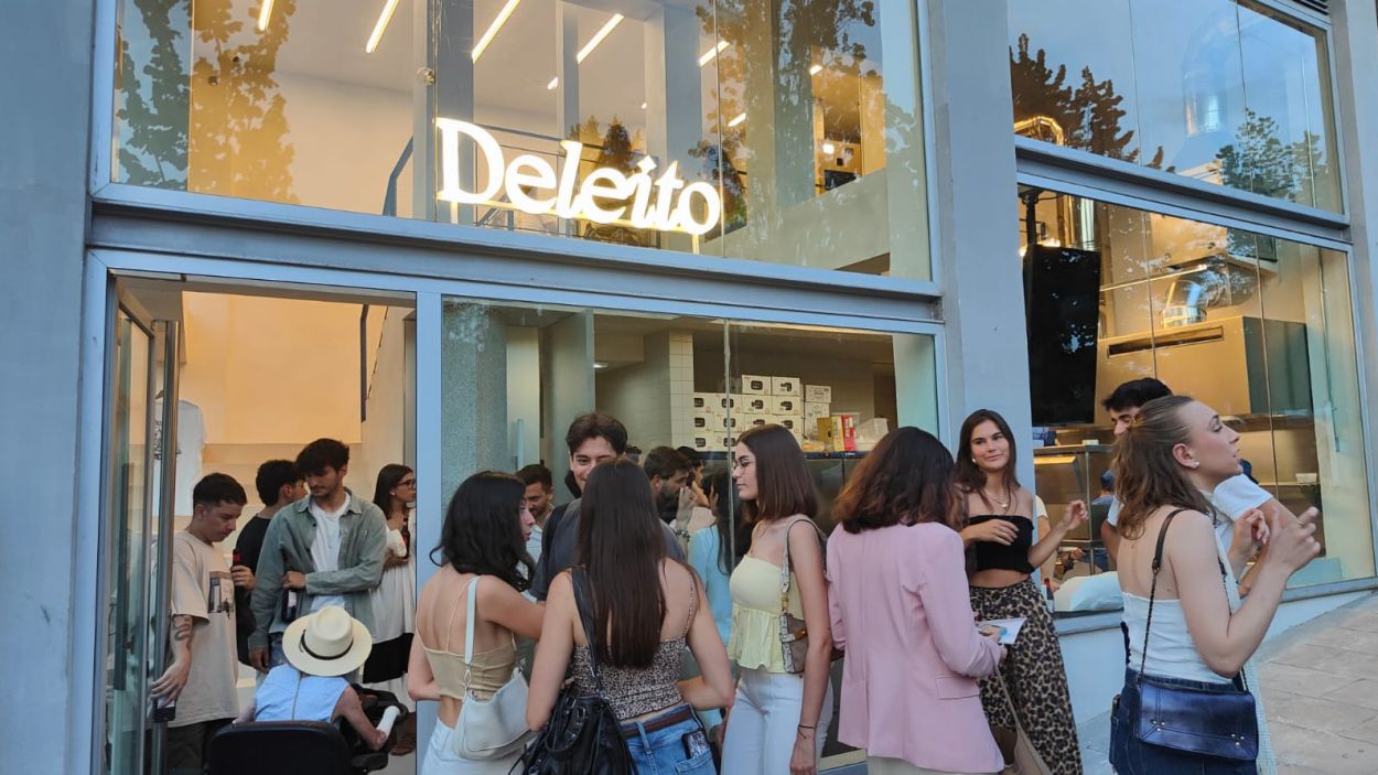 Deleito obre amb grandiloqüència un establiment d'hamburgueses al centre de Sant Cugat - Cugat Mèdia