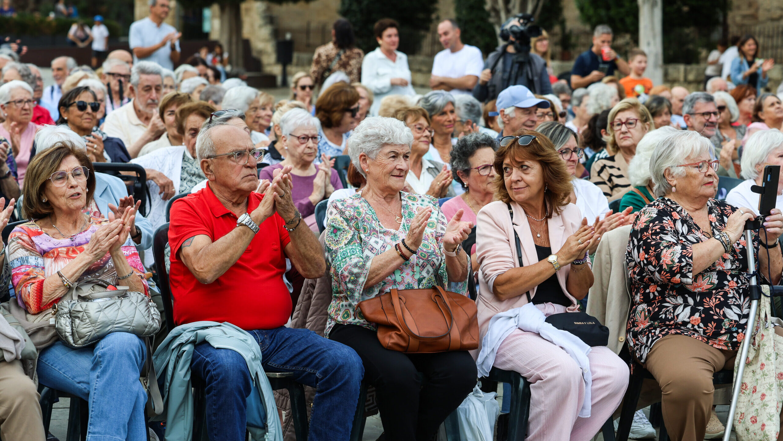 La gent gran de Sant Cugat ja pot votar els seus primers Pressupostos ...