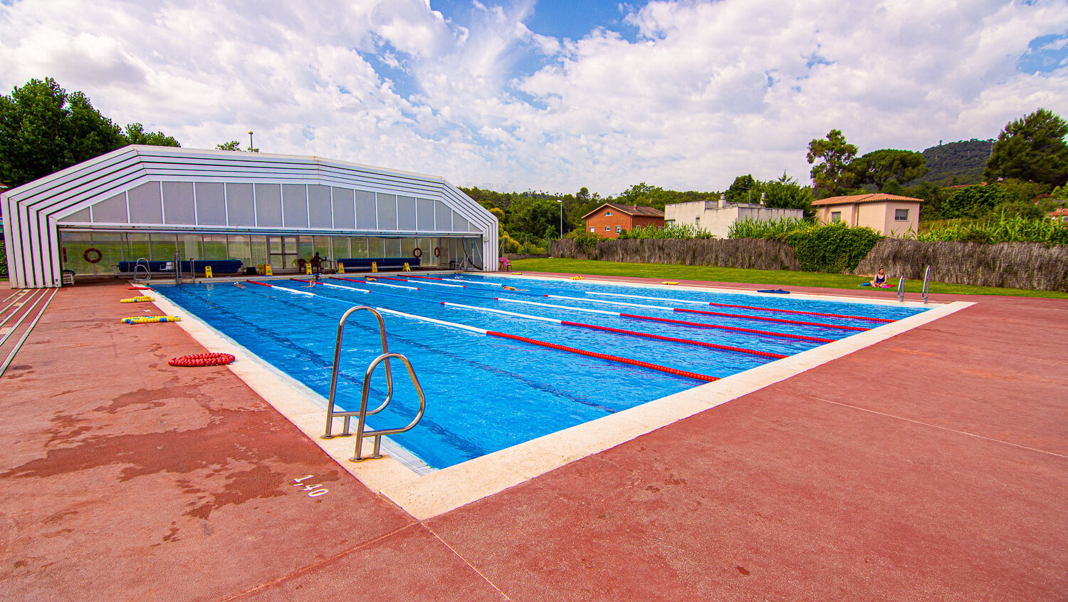 La piscina de Valldoreix podria reobrir aquest divendres amb dutxes ...